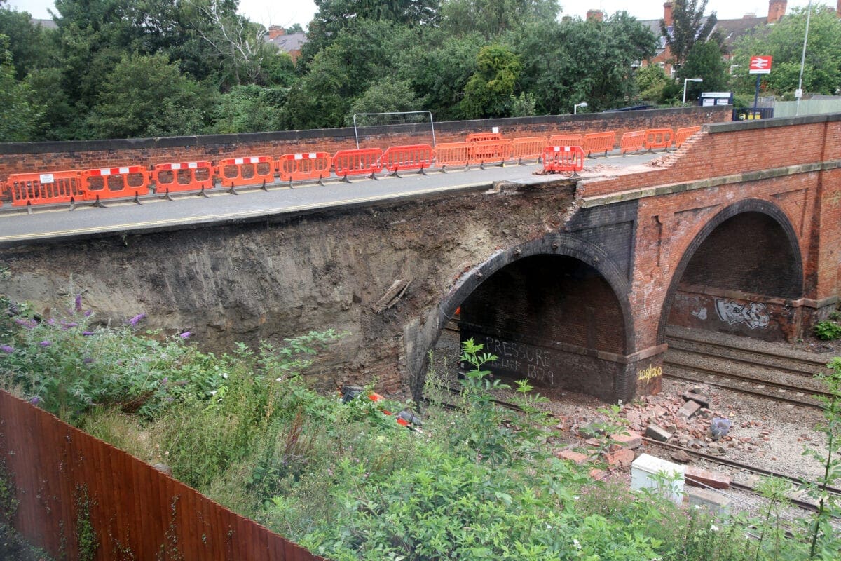 Bridge collapse closes Midland Main Line | The Railway Magazine
