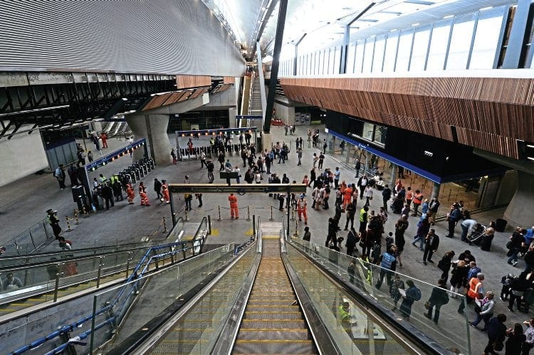 London Bridge concourse opens for business with new platforms 7-15 ...