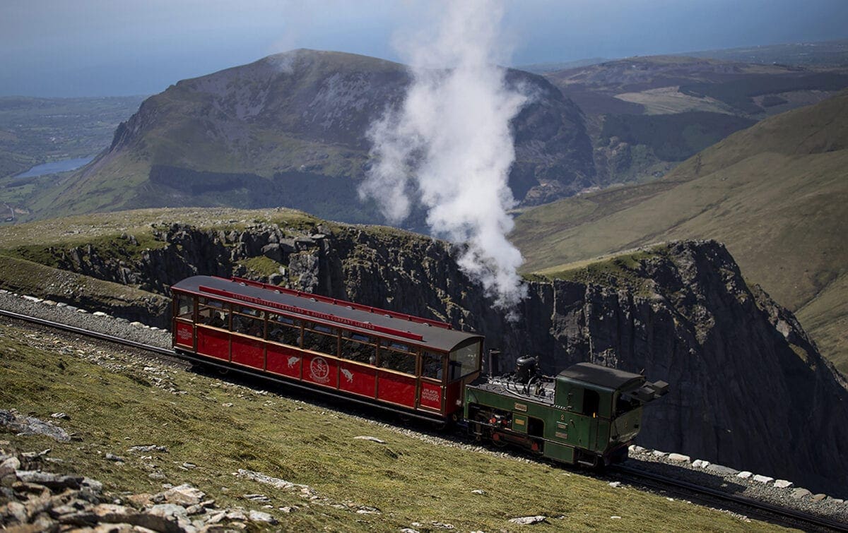 Video: Stunning drone footage of the Snowdon Mountain Railway | The ...